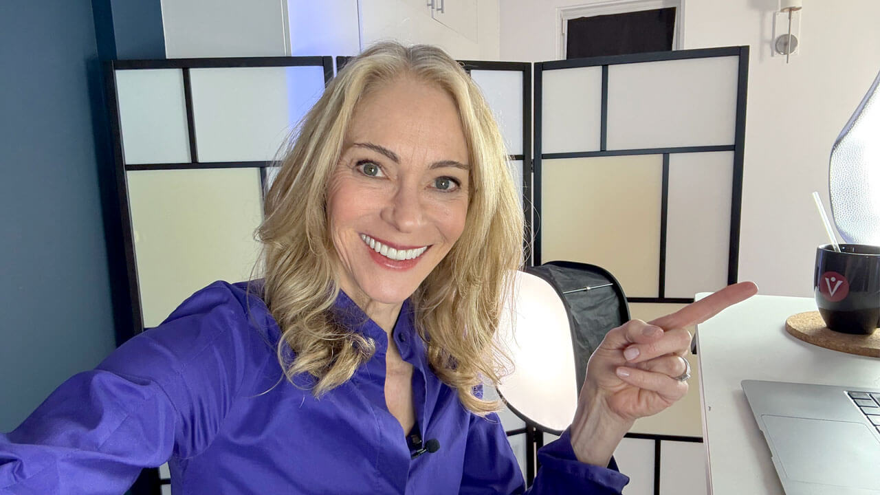 AN ESSENTIAL APPROACH TO COMMUNICATION - Victoria Labalme